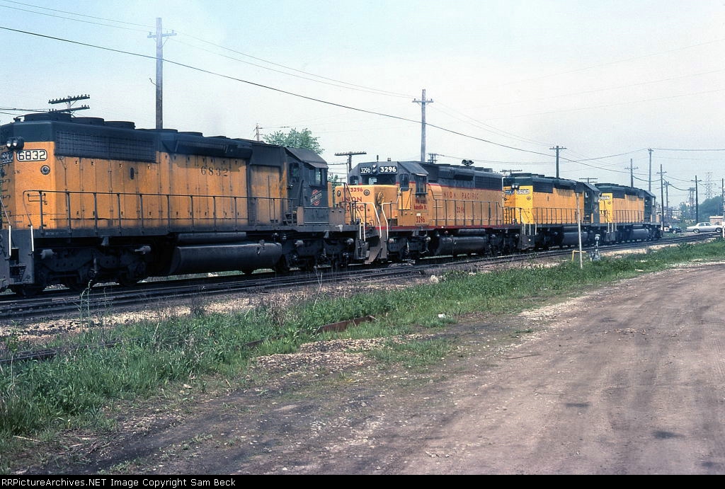 CNW 6832, UP 3296, CNW 6906, and CNW 6887